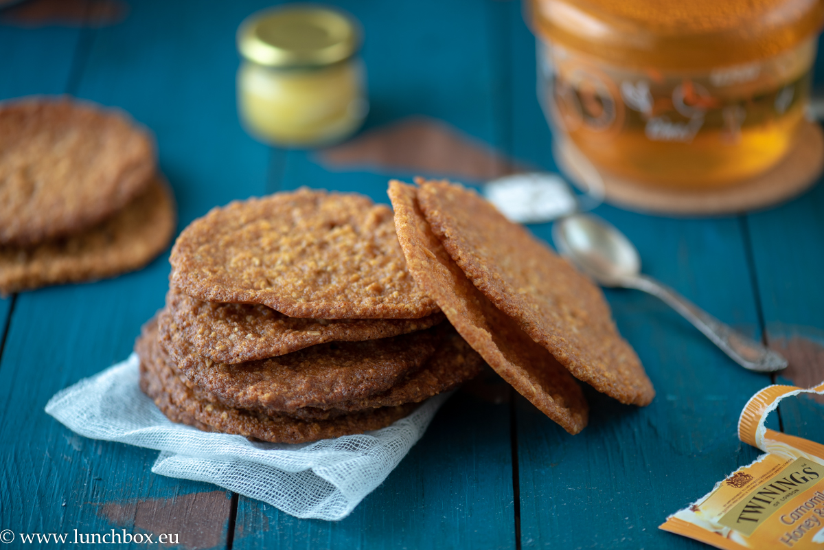 ANZAC (Australian, oatmeal cookies) | Lunchbox
