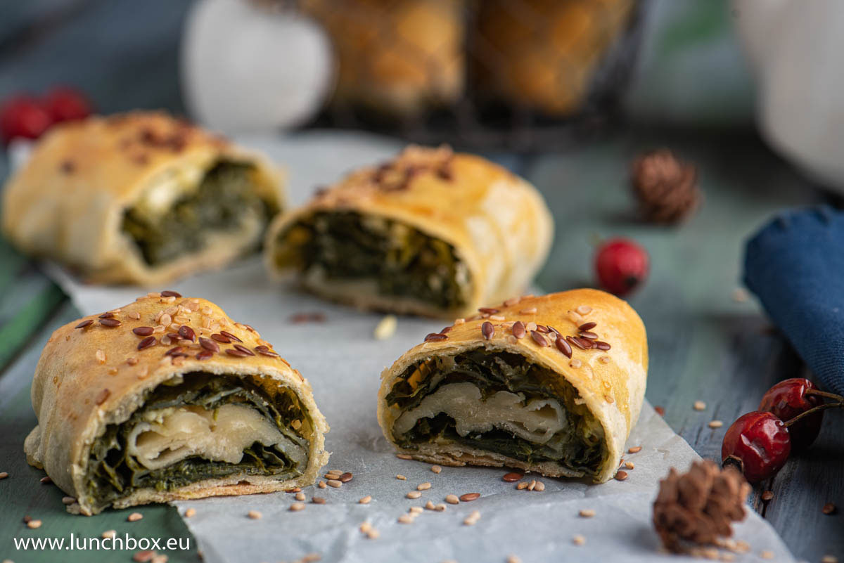 Easy „banichki“ with mint and spinach | Lunchbox