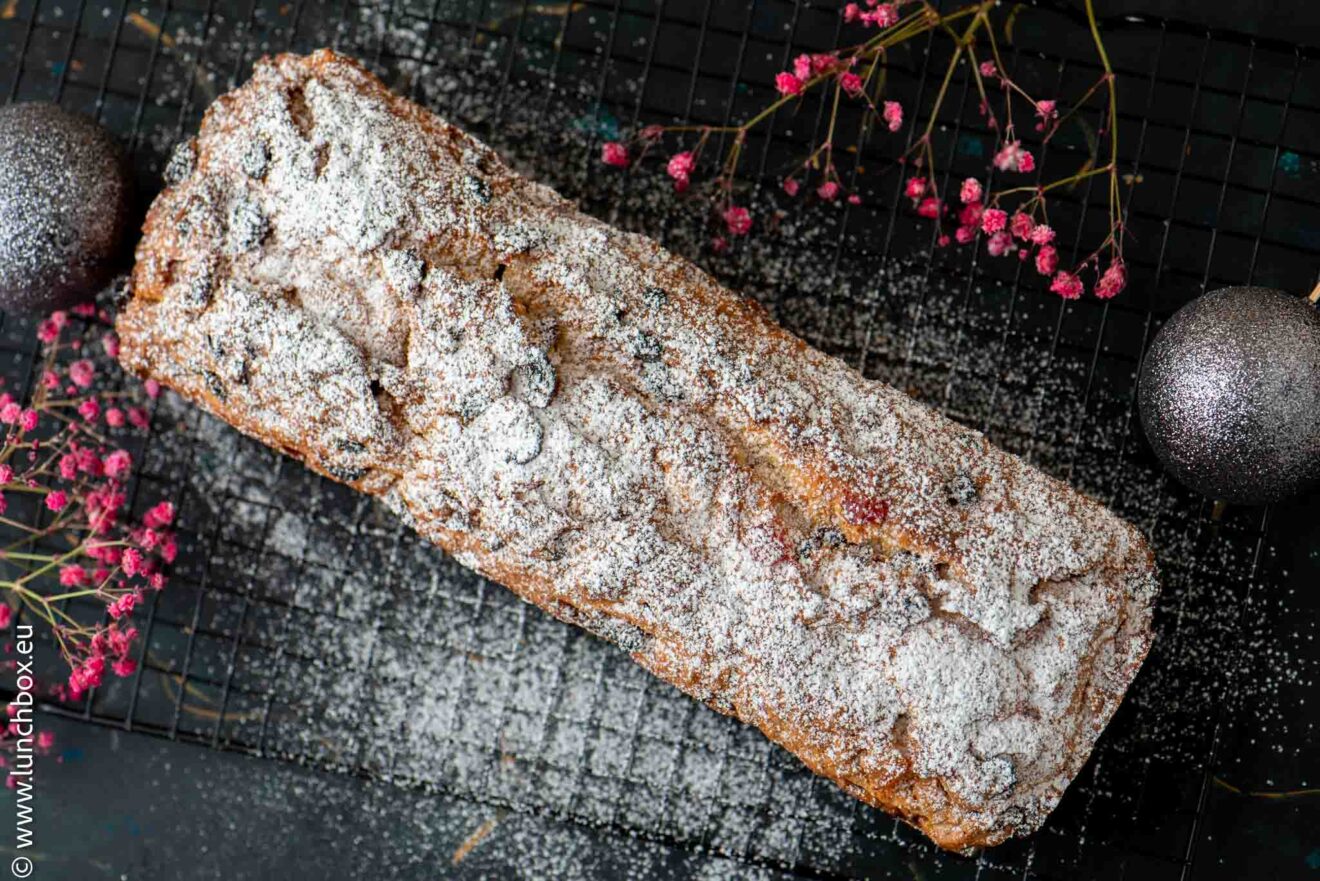 Ароматен Щолен с червени боровинки | Lunchbox